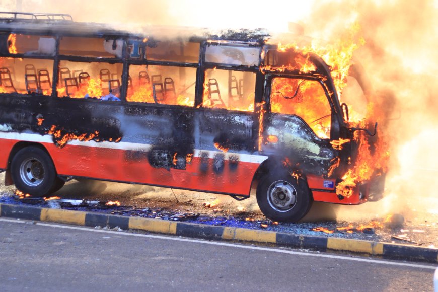 Super Metro Matatu Set On Fire Along Thika Road - Viral Tea Ke